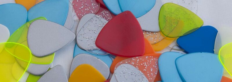 How to Hold Your Plectrum | S & C Guitar