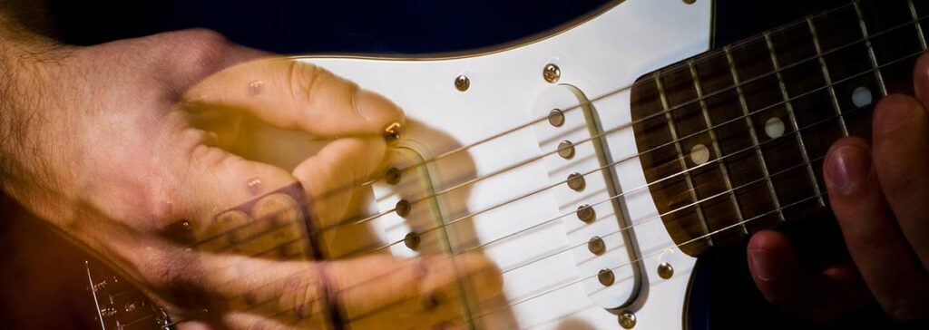 How to Hold Your Plectrum | S & C Guitar